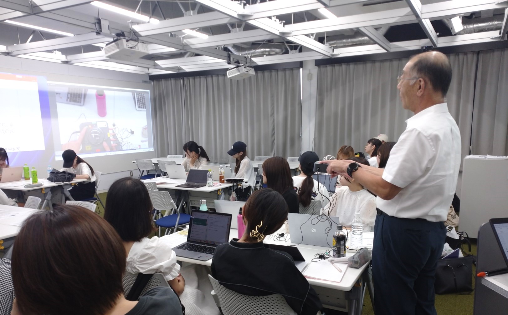 GIGAスクール時代の授業づくりについて教育学科が学外研修を実施 | ニュース | 聖心女子大学